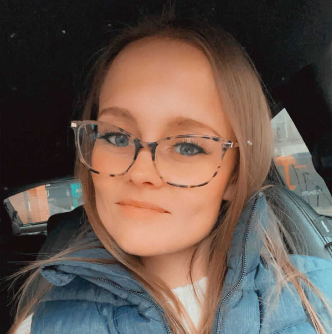 Meet the Maker of Roxy's Threads, Dog Bow Ties, Collars and Leads – Roxy’s Threads